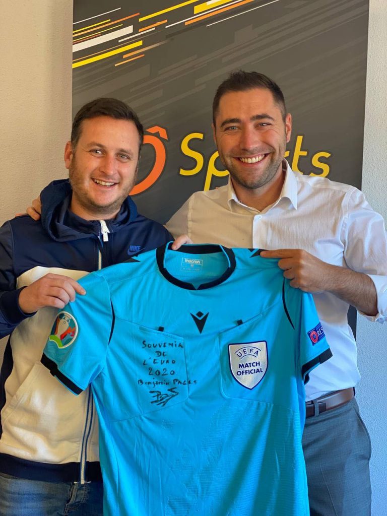 Benjamin Pages fait don de son maillot au District ! – DISTRICT DE L ...